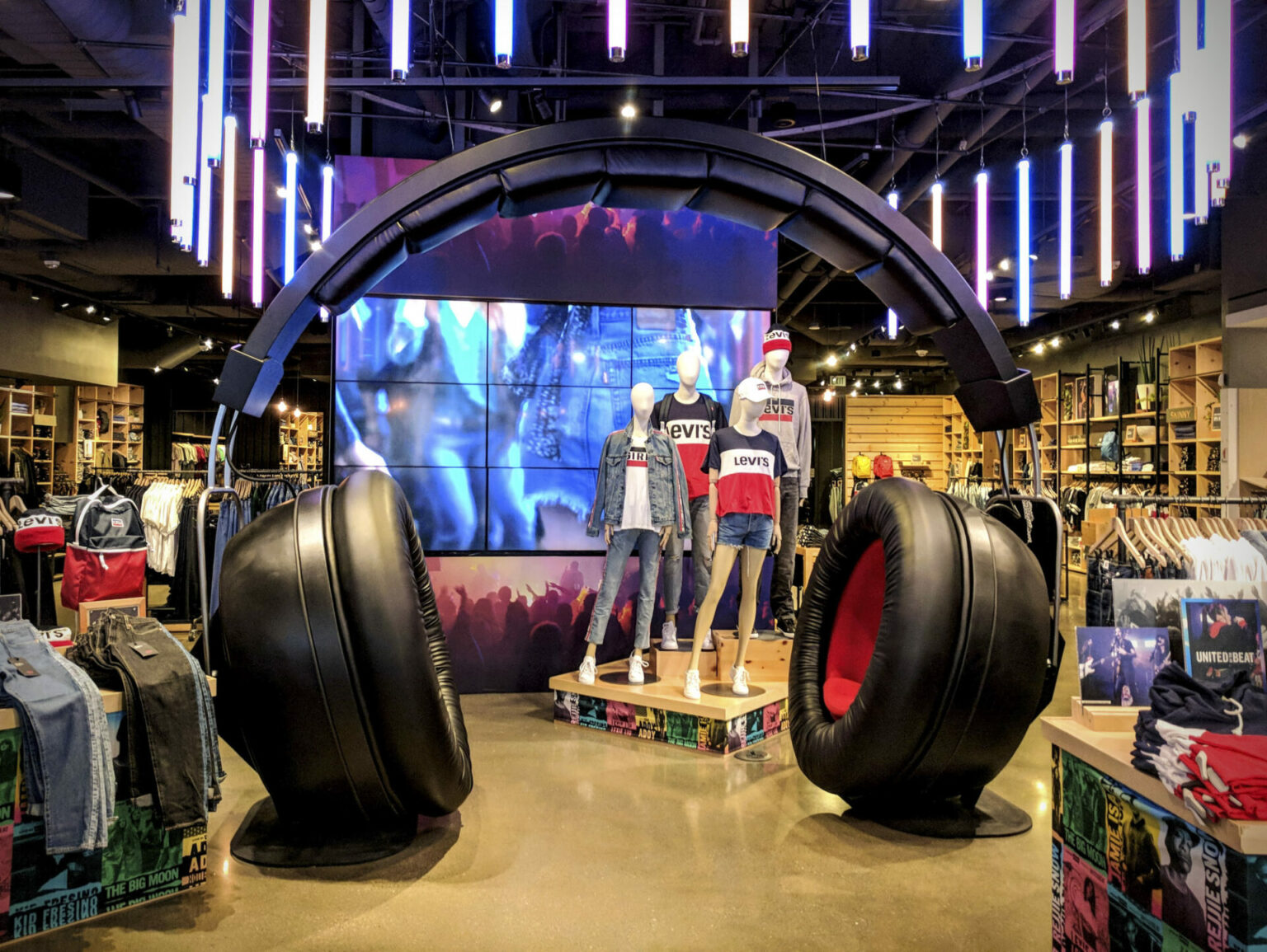 Retail / Experiential - ACME SCENERY COMPANY